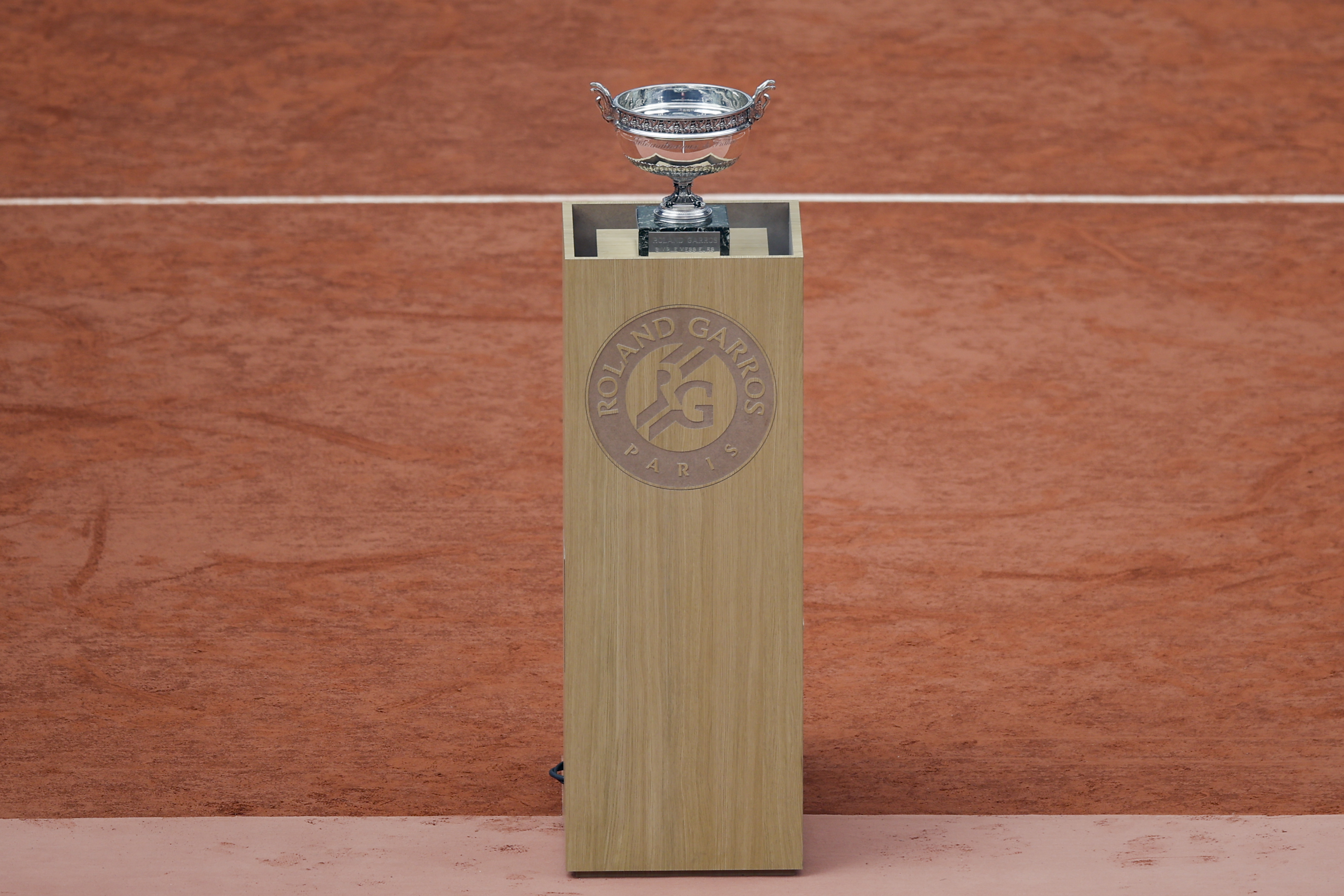 Alcaraz comeback stuns Sinner to defend French Open title in five-set ...