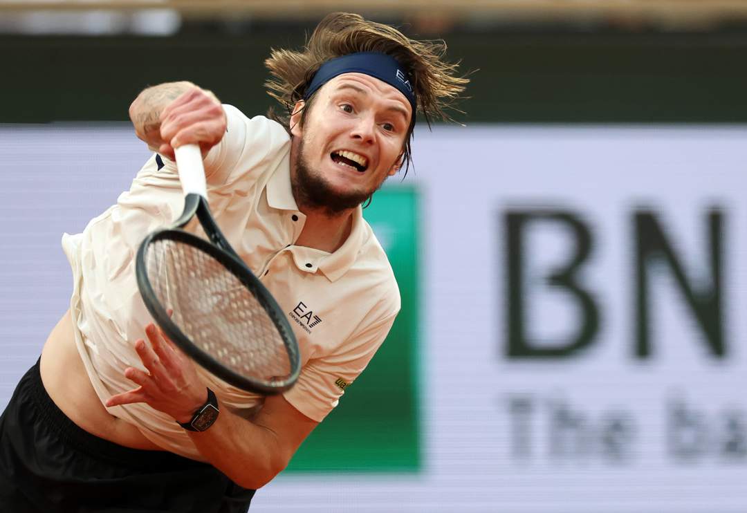 World No 1 Sinner suffers shock loss at Halle grass court event | News24