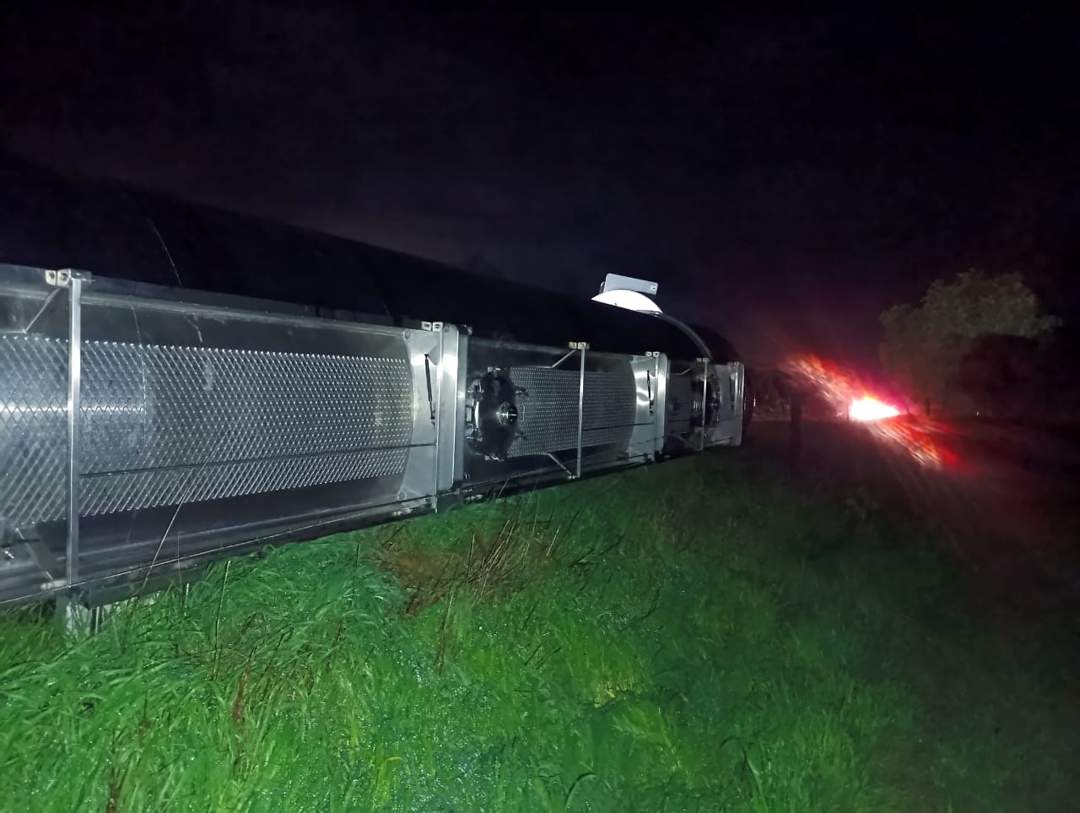 SEE | Tanker overturns in Cape Winelands, rain hampers recovery efforts ...