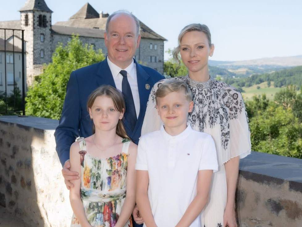 SEE | Princess Charlene and Prince Albert share new family portrait ...