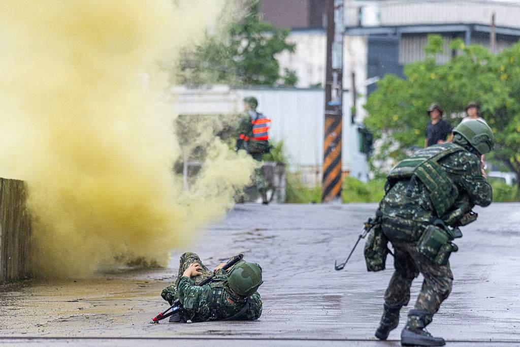 Chinese ships crash in chase of Philippines boats in South China Sea ...