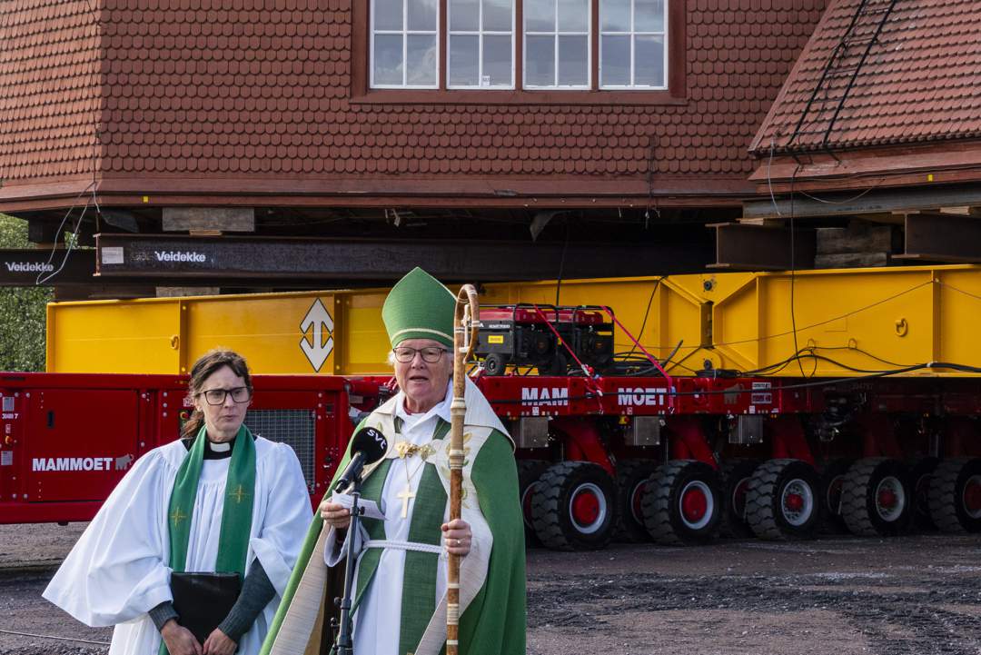 SEE | Massive Sweden church moved 5km in ‘unique event’ | News24