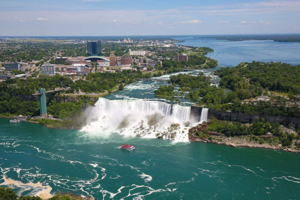 Multiple people killed in tour bus crash returning from Niagara Falls ...