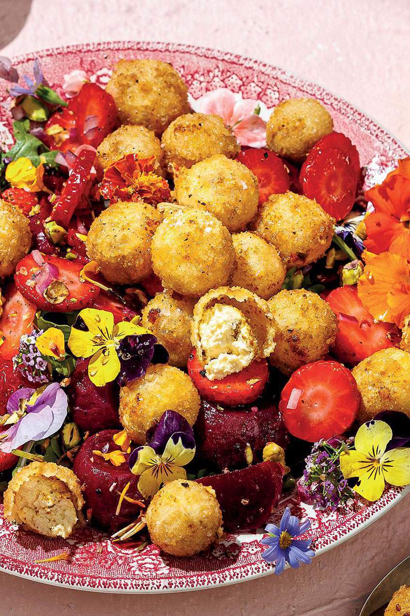 Strawberry and beetroot salad with crumbed goat cheese balls | News24