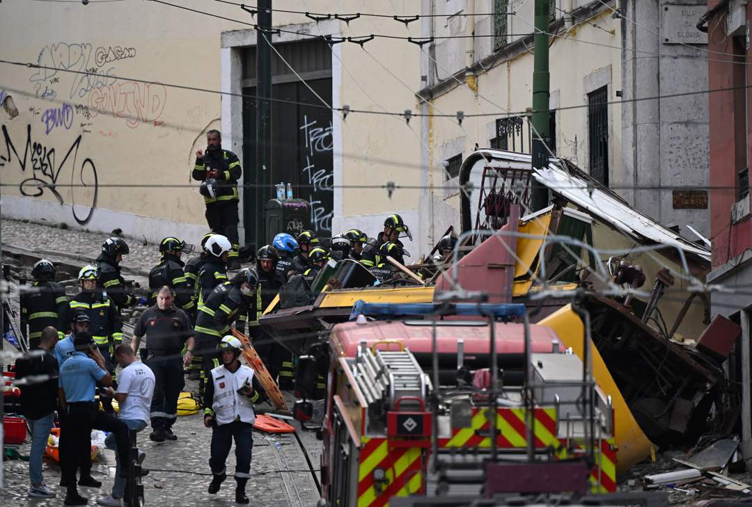 Portugal mourns as 15 killed as Lisbon funicular crashes into building ...