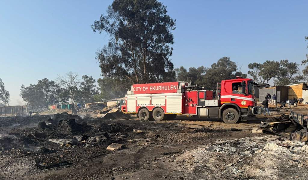 SEE | Brakpan blaze: Firefighters forced to retreat as gunfire erupts ...
