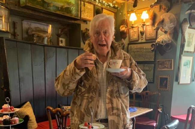 80-year-old Tinder user has 9-month frozen sperm supply and demands ...