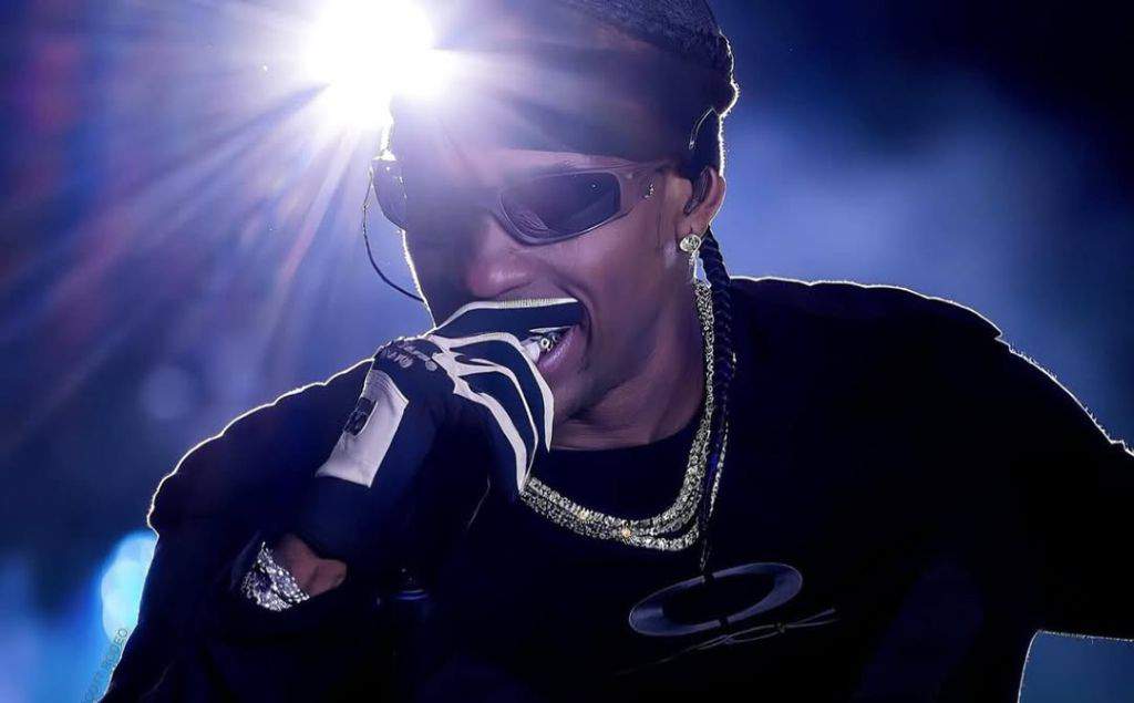 Rain or shine: Travis Scott fans brave tough weather, delays for an ...
