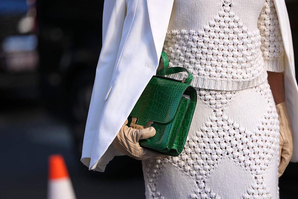 The wrong bag theory, a fashion hack to try – 3 tips to nail the trend ...