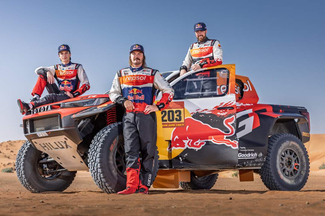 Toyota to fight for Dakar victory with all-new Hilux - and it actually ...