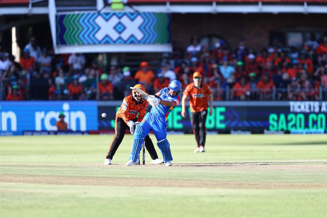 Durban keep slim SA20 playoff hopes alive with tight win over Sunrisers ...