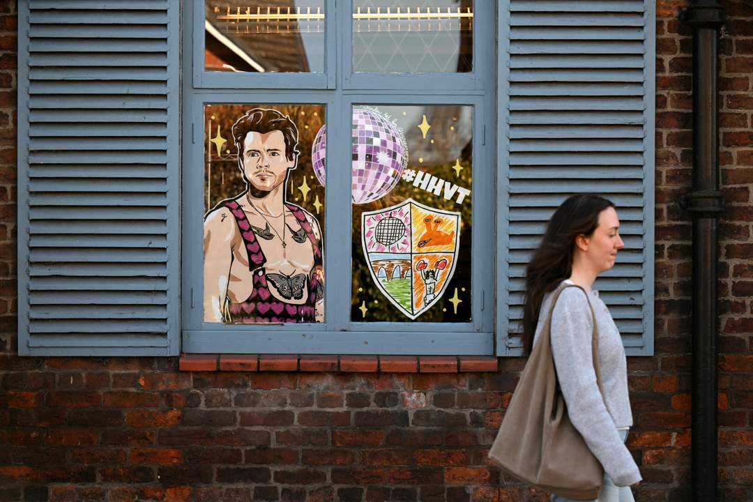 Harry Styles fans head in one direction: Hometown becomes global ...
