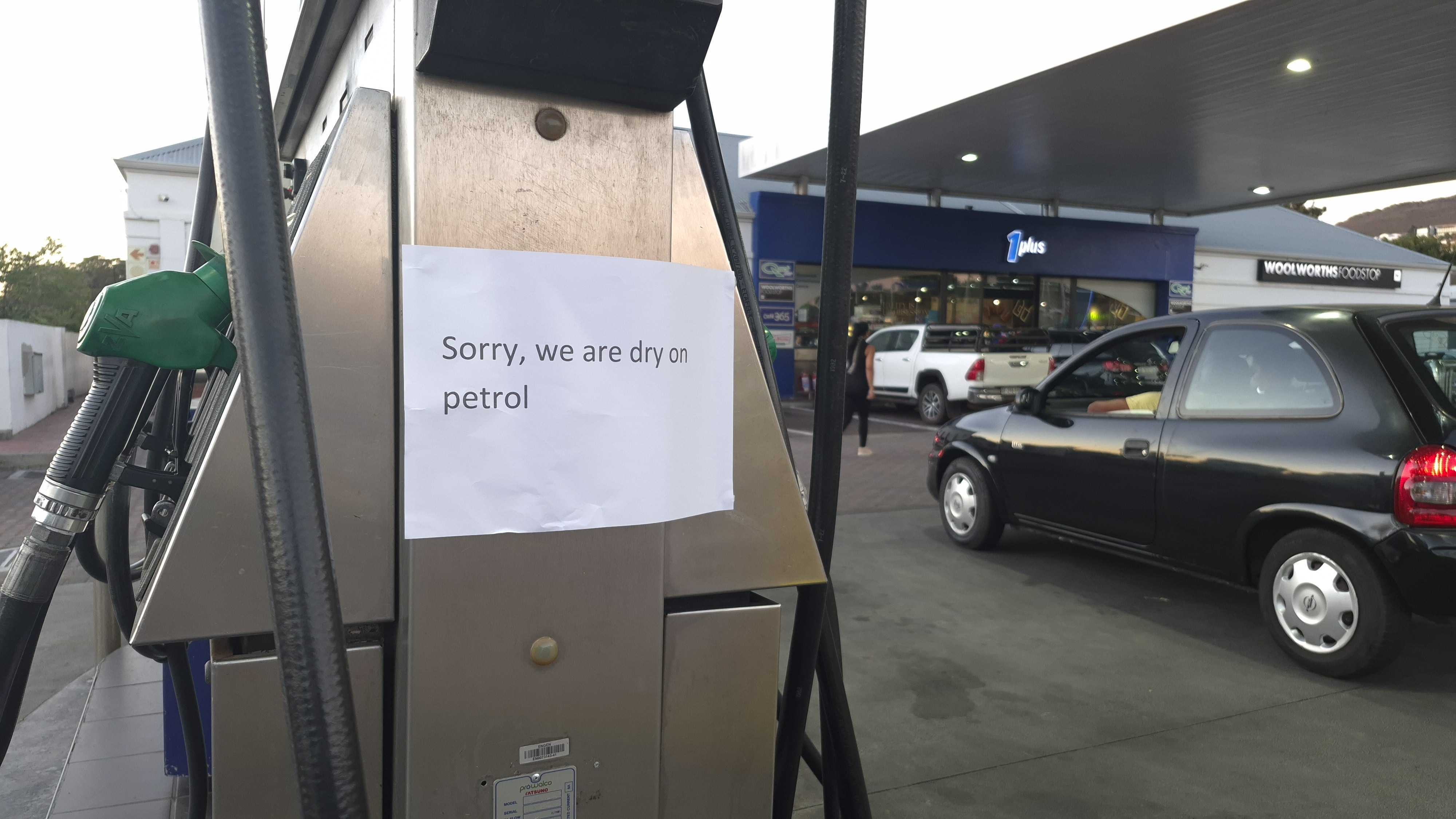 DEVELOPING | Fuel stations run dry across SA as panic buying grips ...