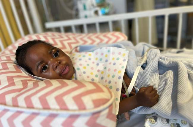 Baby Izzy’s emotional journey from feeding tubes to her first solid ...