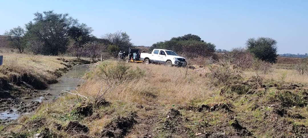 Emfuleni residents evacuate homes after water pipeline bursts near gas ...