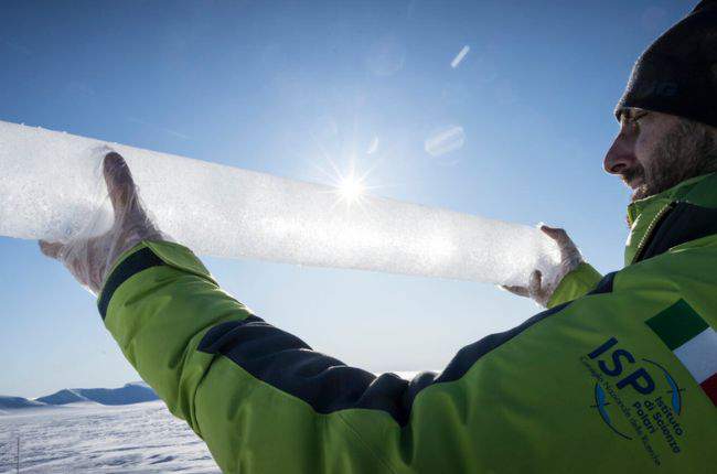Inside Antarctica’s frozen library storing ice cores and Earth’s ...